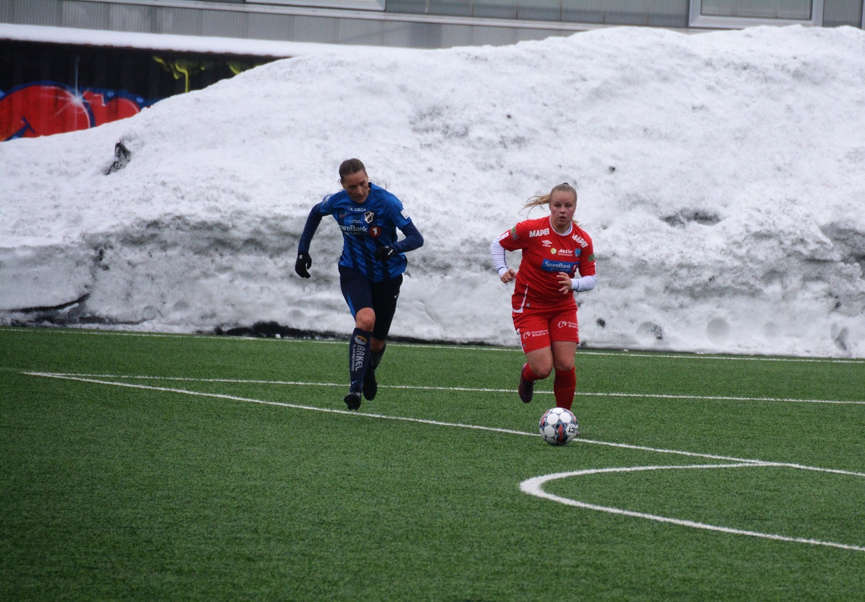 Midtbaneeleganten Henriette Thomassen - KIL Fotball
